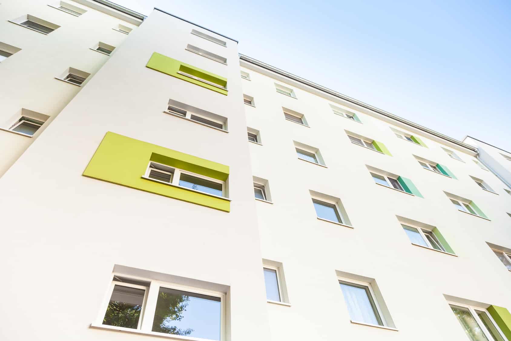 Pourquoi opter pour une peinture façade pliolite ? Nos astuces.